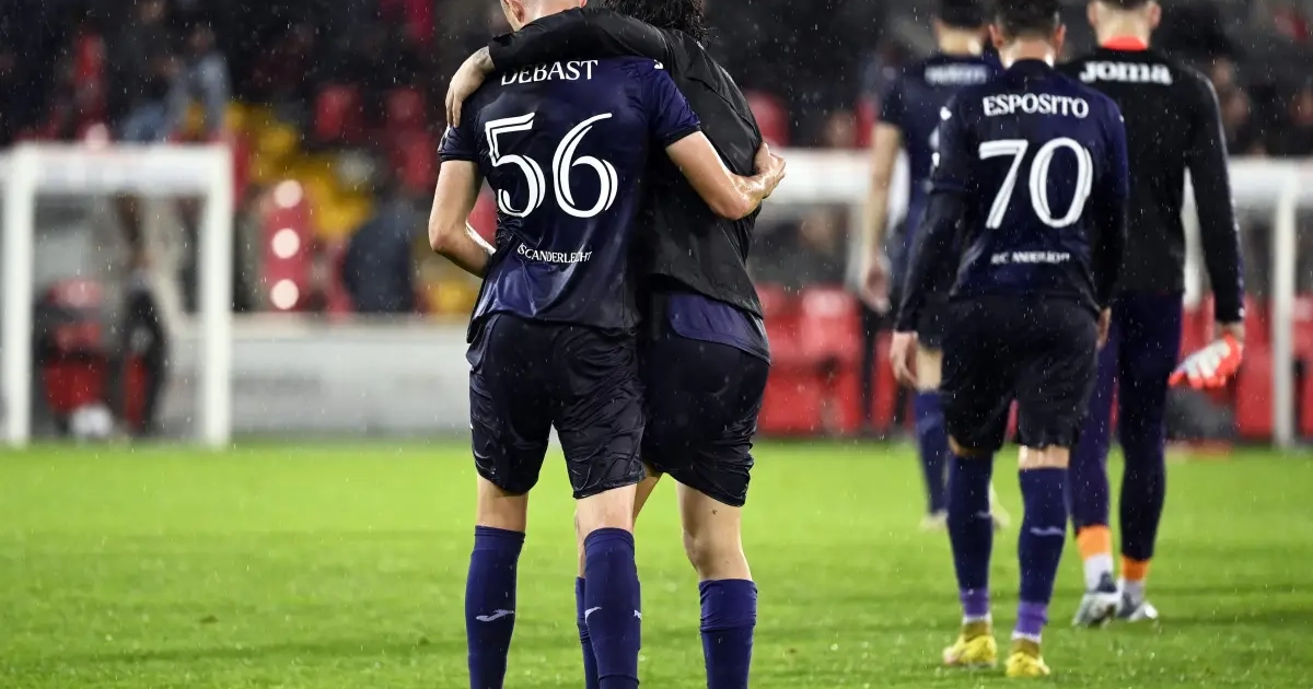 Ontroostbaar: Debast verlaat terrein in tranen na nieuwe nederlaag ...